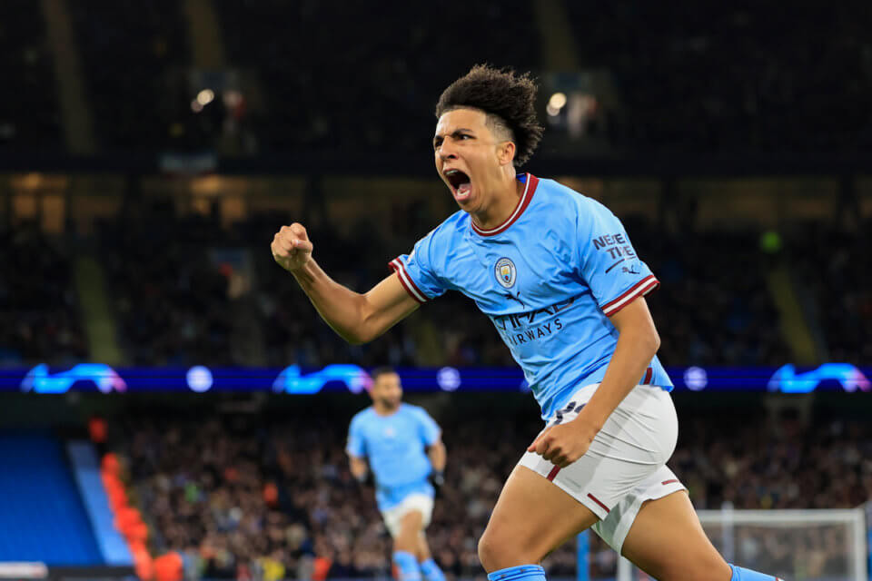 LM. Guardiola pochwalił Rico Lewisa po meczu z Sevillą - Goal.pl