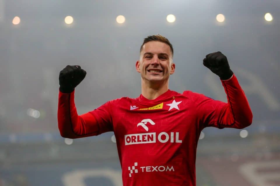 Wisła Kraków straci swoją gwiazdę? Dwa kluby rozważają transfer - Goal.pl