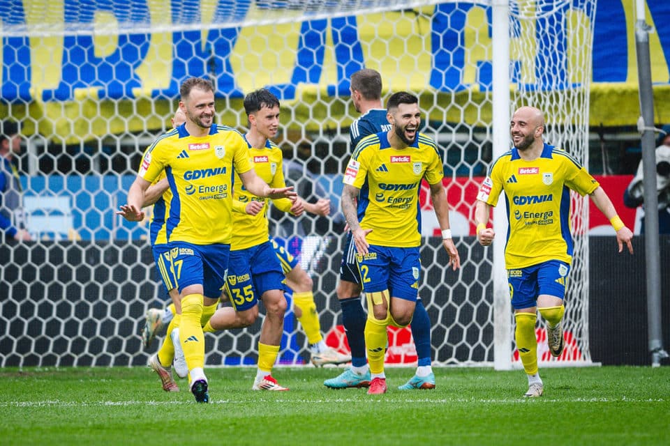 Hit dla Arki! Awans przypieczętowany w Gdyni! - Goal.pl