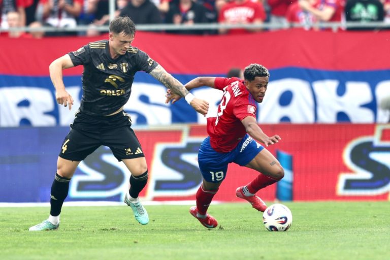 Raków pokonany! Beniaminek lepszy od drużyny Papszuna [WIDEO] - Goal.pl