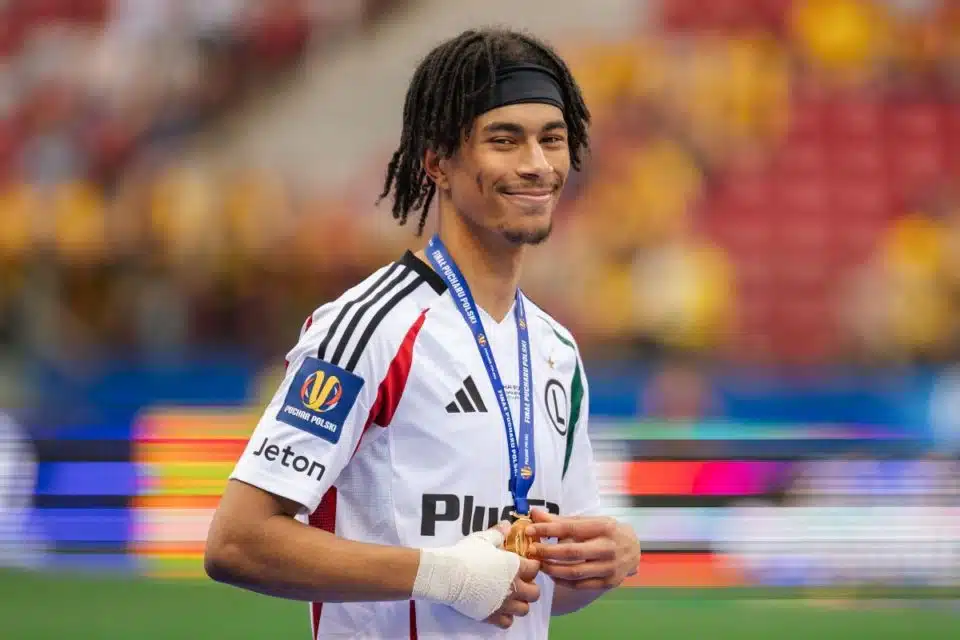 Oyedele odszedł z Legii Warszawa. Jest oficjalne potwierdzenie - Goal.pl